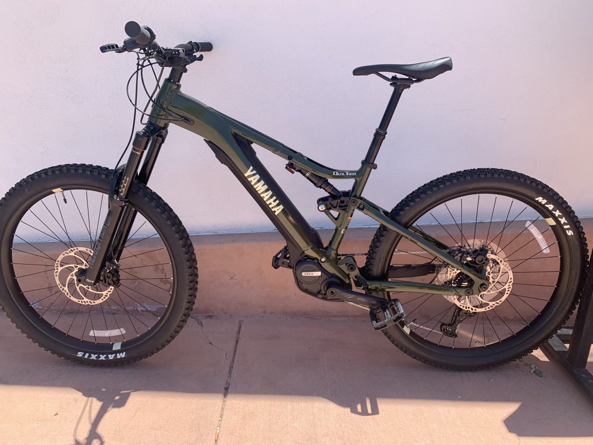 YAMAHA MOTO 5 E-BIKE • Grind & Gears